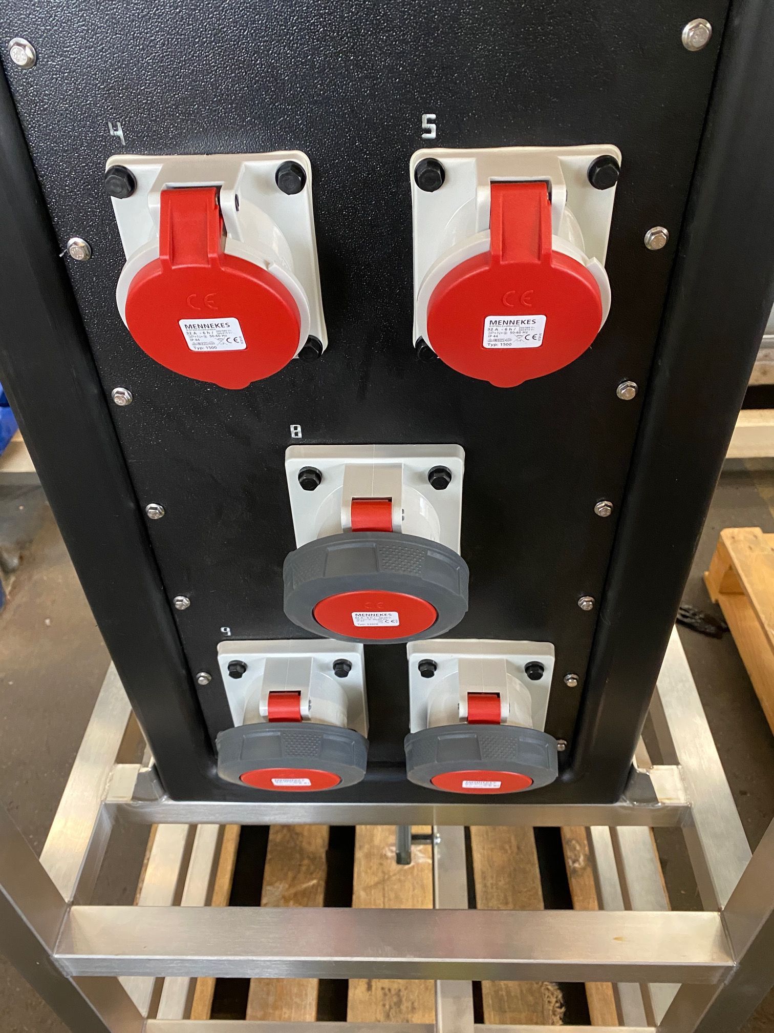 CG-Equipment - VER16 - Verdeelkast 160A - 3x Shuco/4x 32A5p/3x 63A5p
